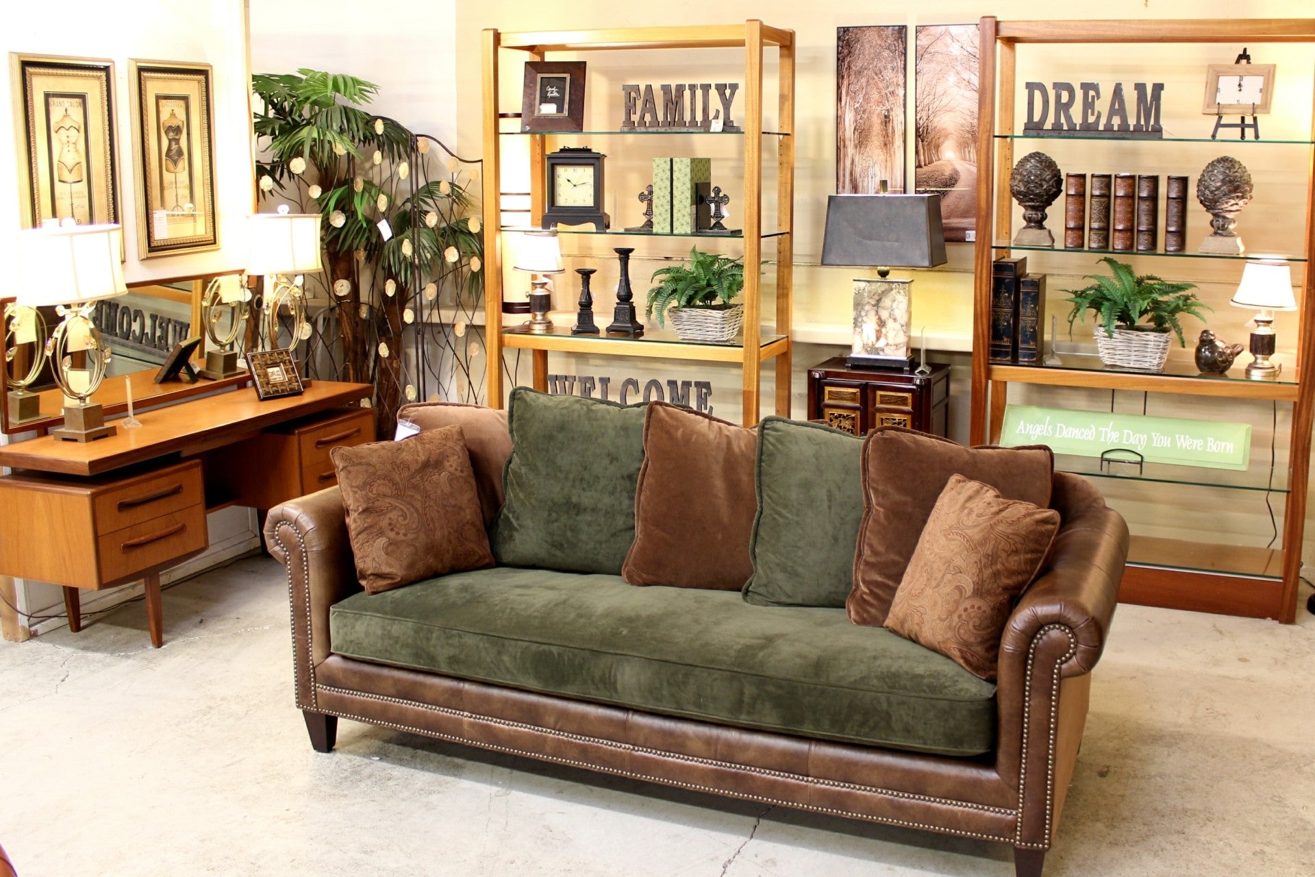 Upscale Consignment Furniture and Home Decor